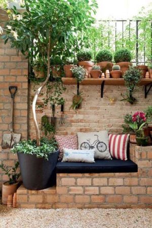 23 Easy-to-Make Ideas Building a Small Backyard Seating Area