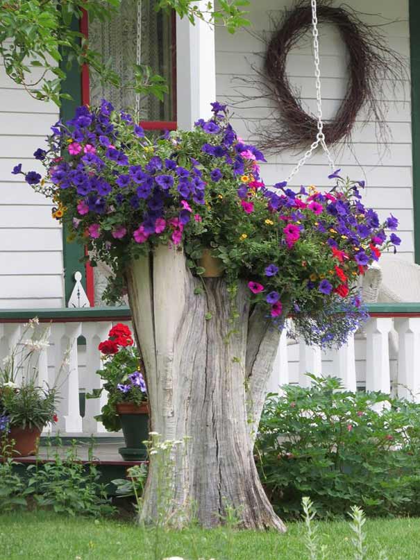22 Mind Blowing Front Yard Flower Bed Ideas